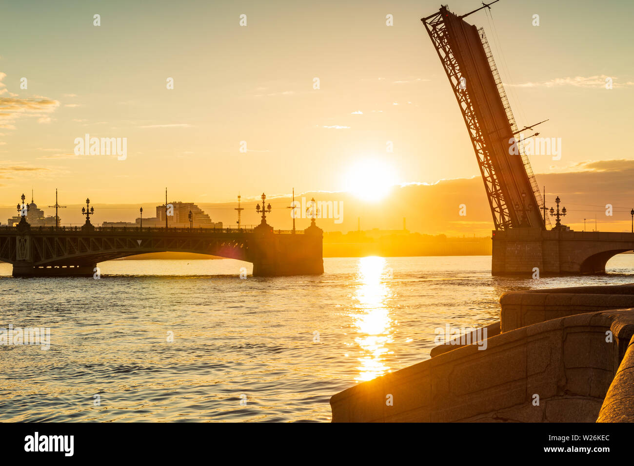 Blue ocean sunrise timelapse hi-res stock photography and images - Alamy