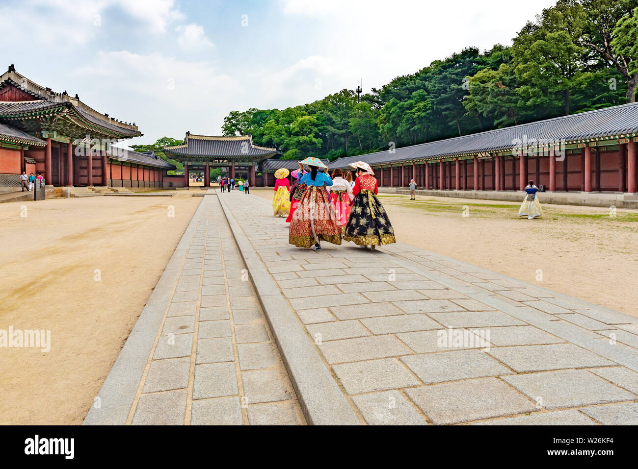Korean traditional gate hi-res stock photography and images - Alamy