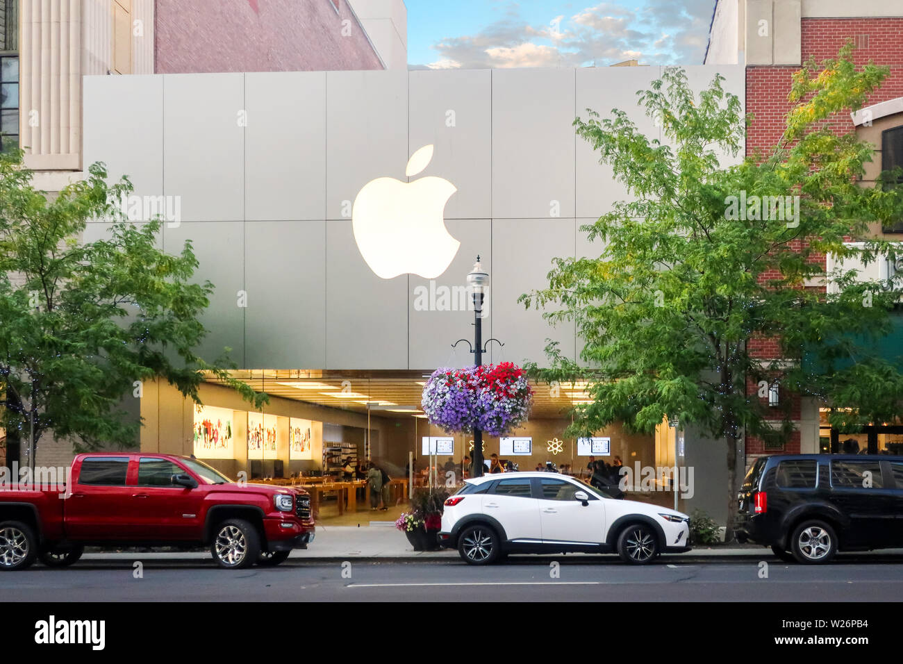 Spokane, Washington - June 30 2019: An urban Apple Store in the ...