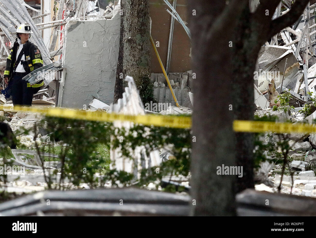 Vacant pizza restaurant exploded hi-res stock photography and images ...