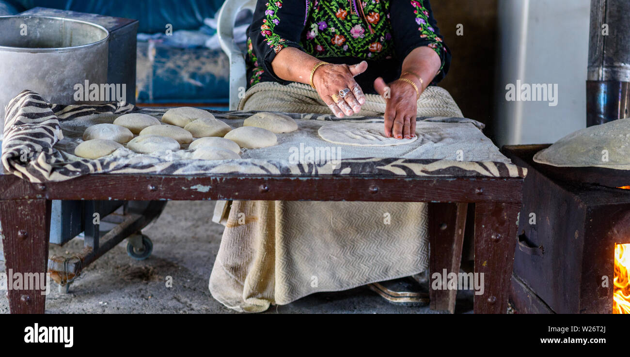 Taboon oven hi-res stock photography and images - Alamy