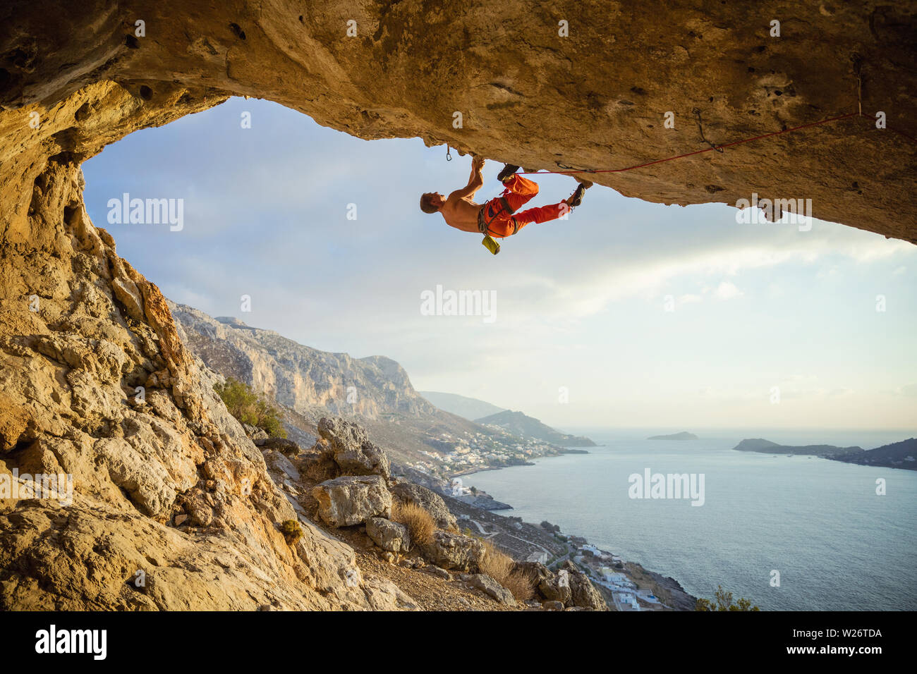 Climb climbing cave hi-res stock photography and images - Alamy