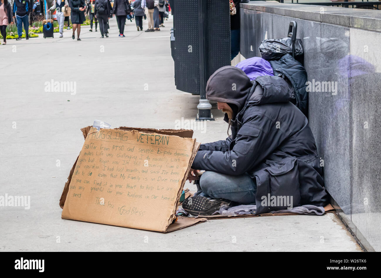 Homeless veteran hi-res stock photography and images - Alamy