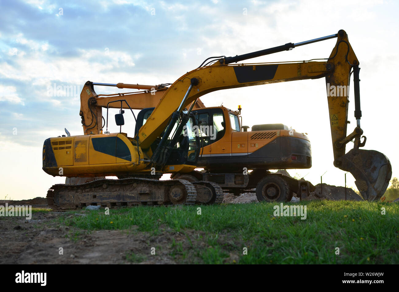 Demolition crawler excavators hi-res stock photography and images - Alamy