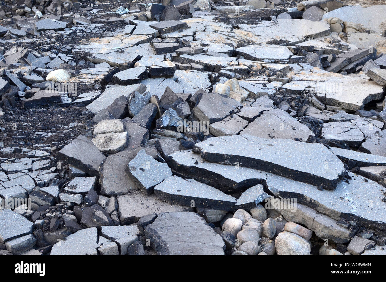 Broken road earthquake hi-res stock photography and images - Alamy
