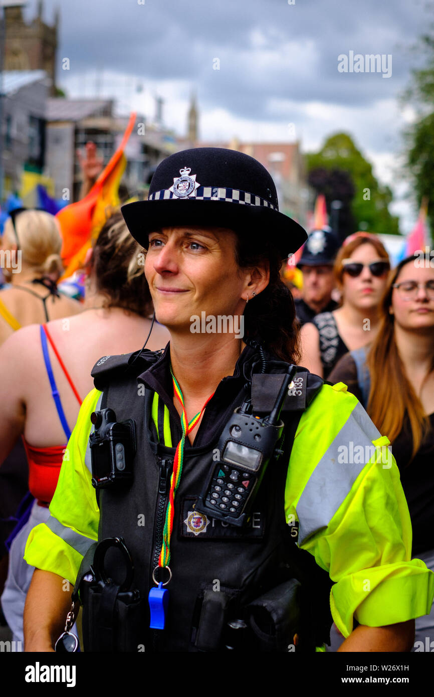Female police officer smiling hi-res stock photography and images - Alamy