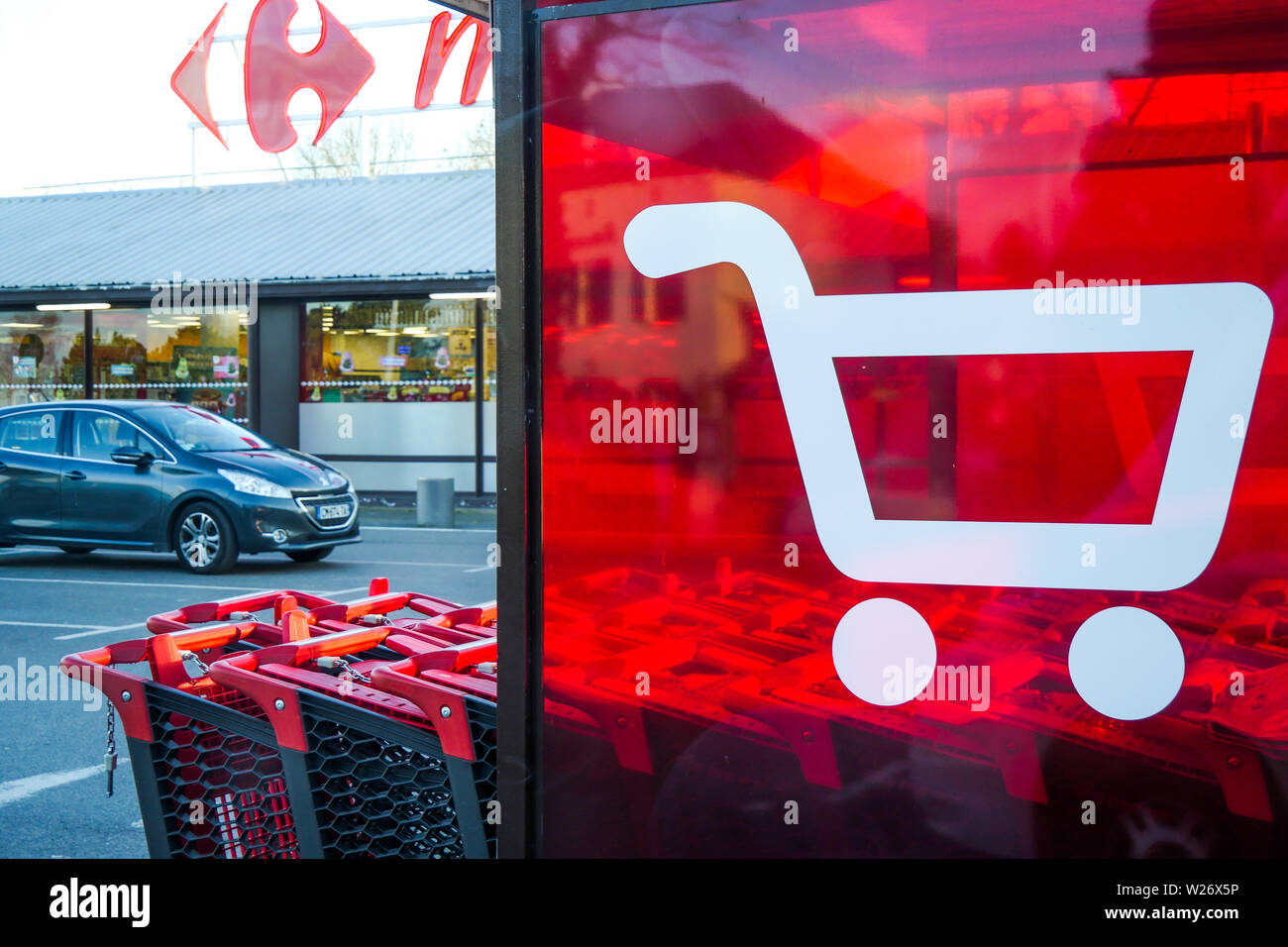 Carrefour trolley hi-res stock photography and images - Alamy