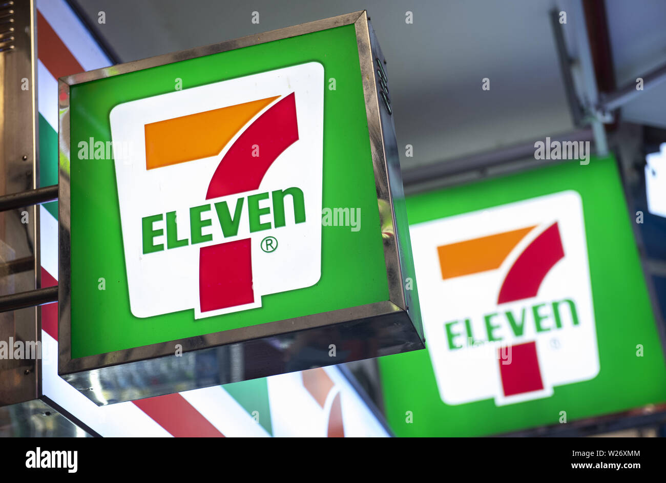 7 eleven china hi-res stock photography and images - Alamy