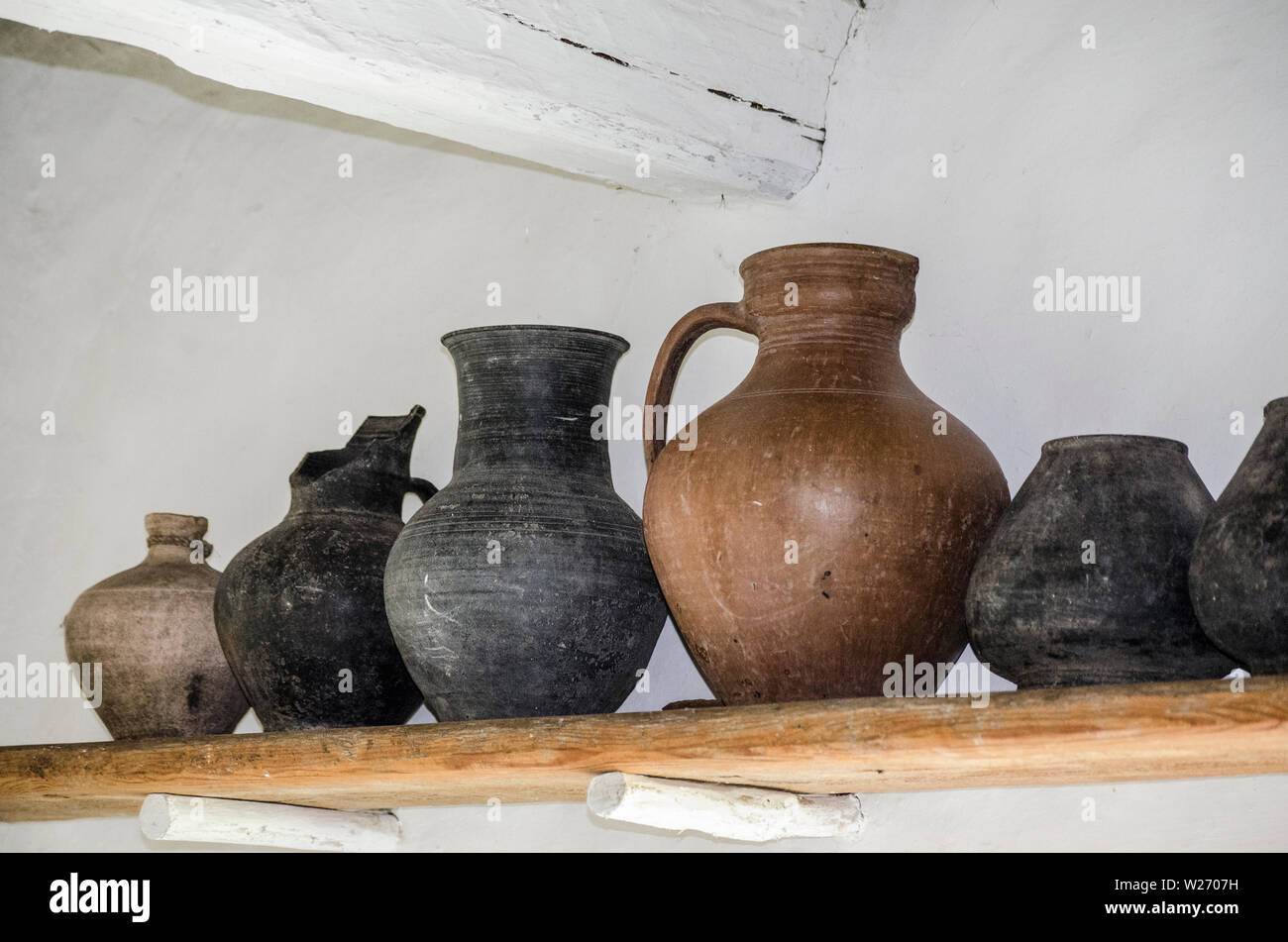 Old clay pots hi-res stock photography and images - Alamy