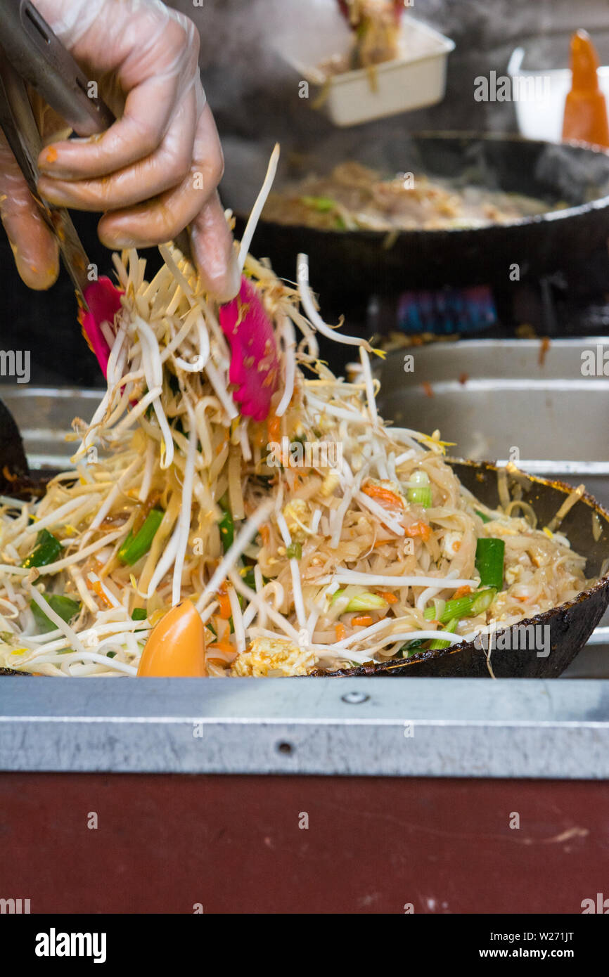 Vendor preparing noodles on Artisan market stall Stock Photo - Alamy
