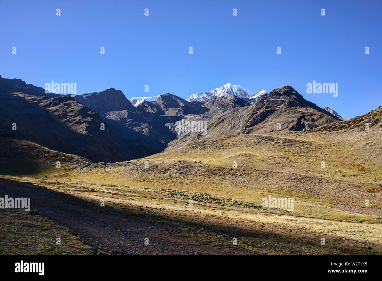 Trekking across the Cordillera Real mountain range, Bolivia Stock Photo ...