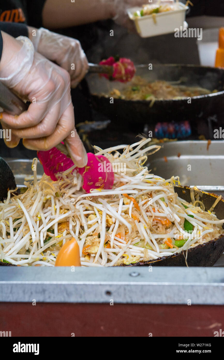 Vendor preparing noodles on Artisan market stall Stock Photo - Alamy