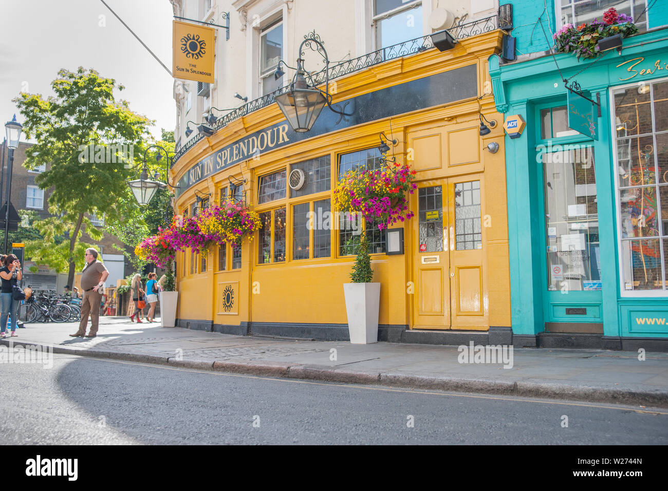 Bright yellow buildings hi-res stock photography and images - Alamy