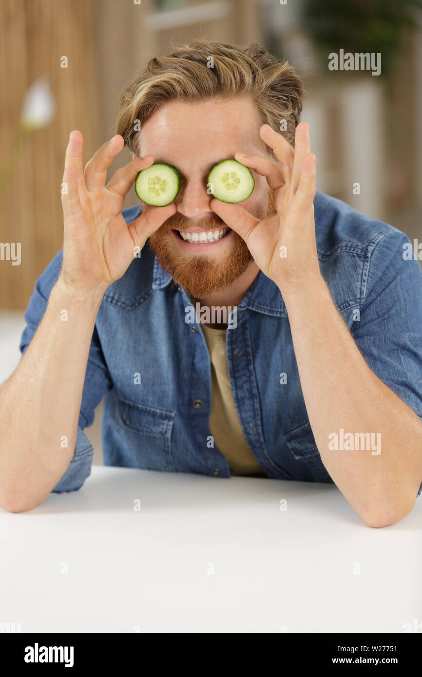 Cucumber on eyes hi-res stock photography and images - Alamy
