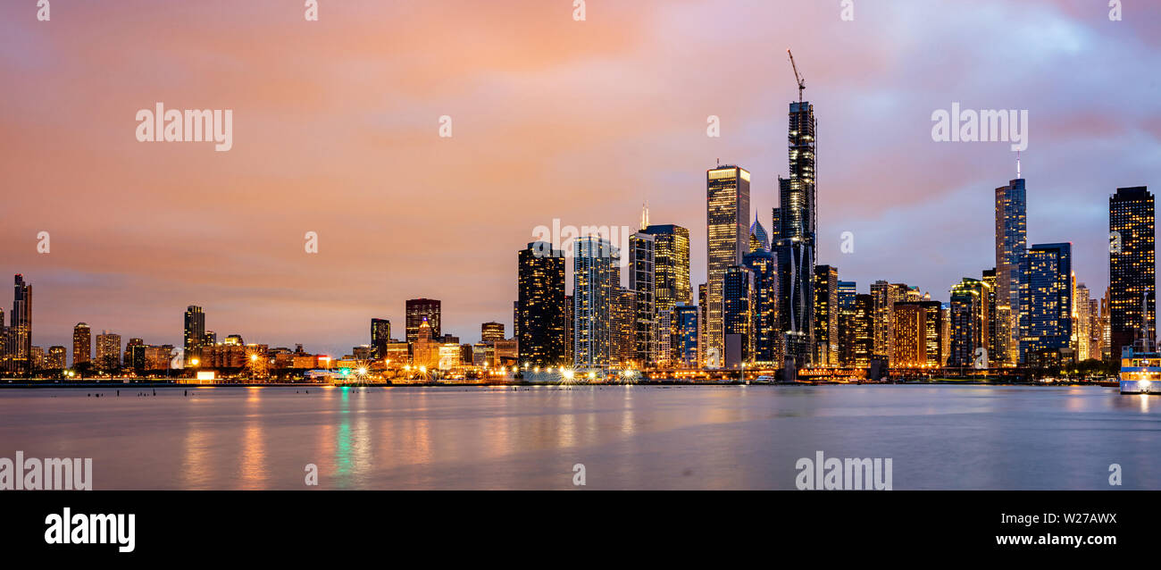Chicago skyline panorama, sunset time. Panoramic view of Chicago city ...