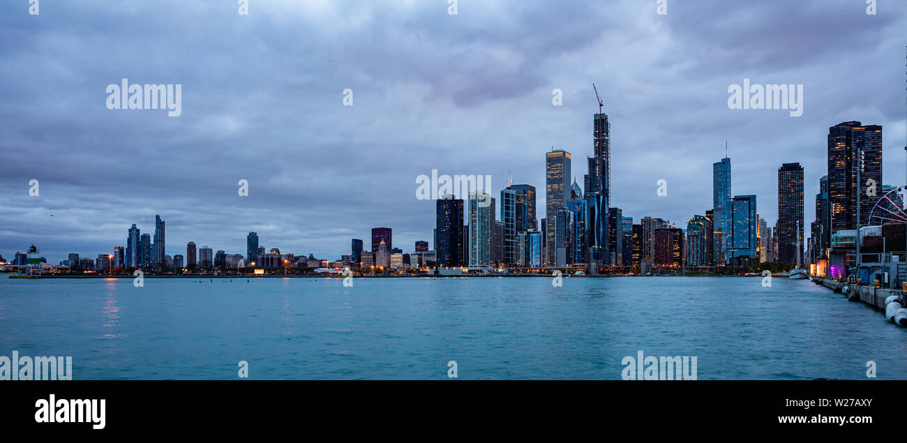 Chicago skyline panorama, sunset time. Panoramic view of Chicago city ...