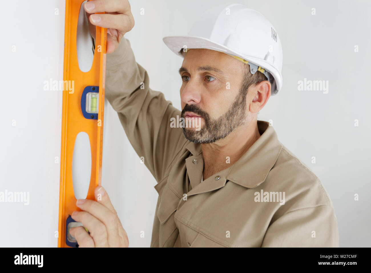 builders level near the fiberboard wall Stock Photo - Alamy