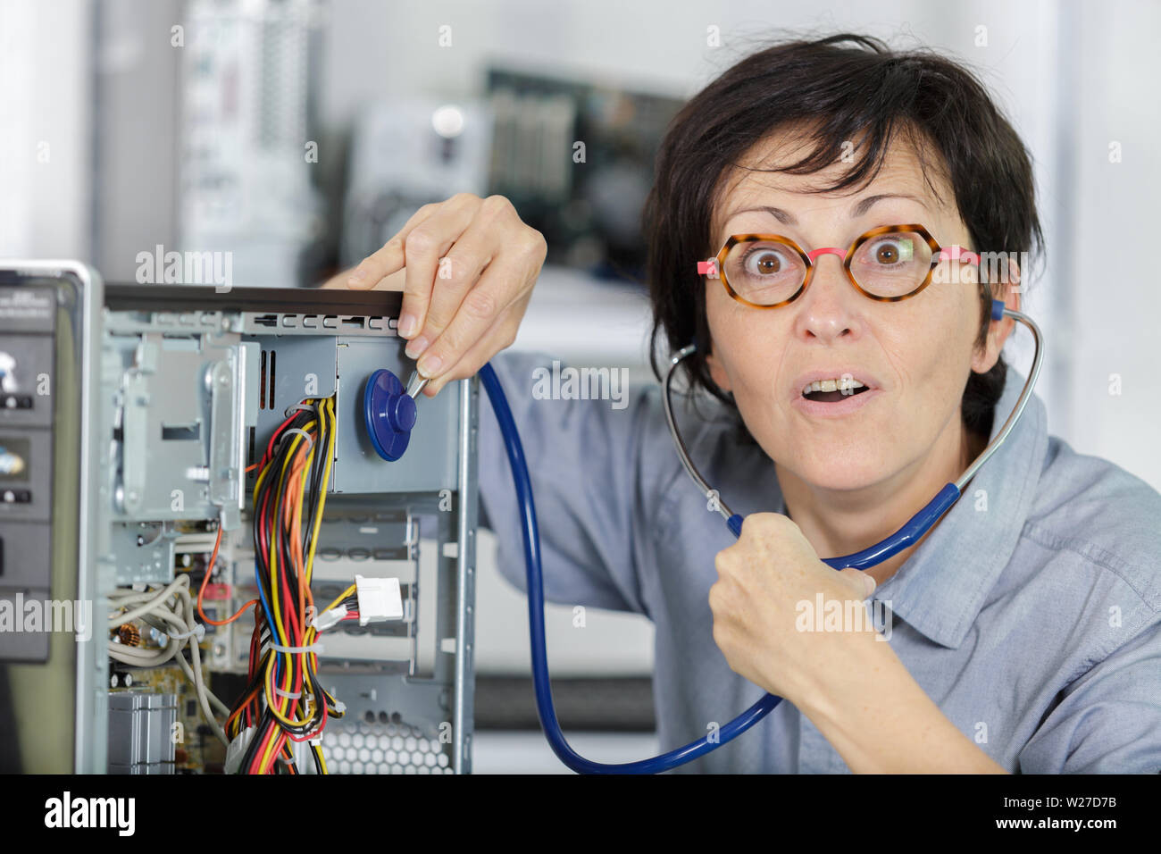 woman using a stethoscope to fix a pc Stock Photo - Alamy