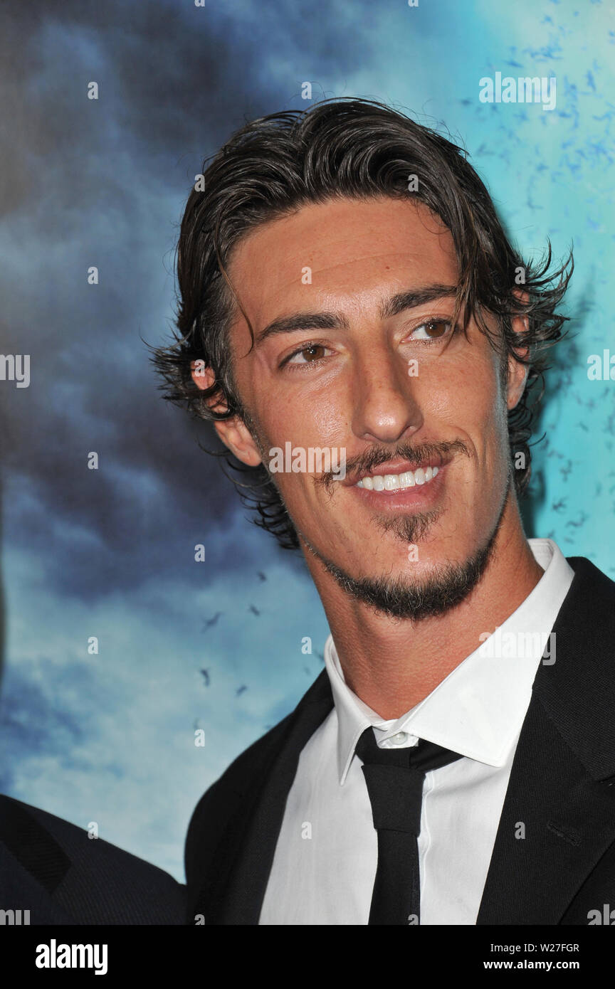 Eric balfour skyline premiere hi-res stock photography and images - Alamy