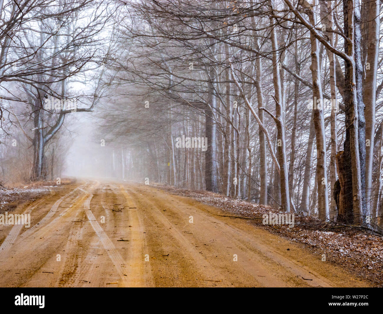 Driving along snowy roads hi-res stock photography and images - Alamy