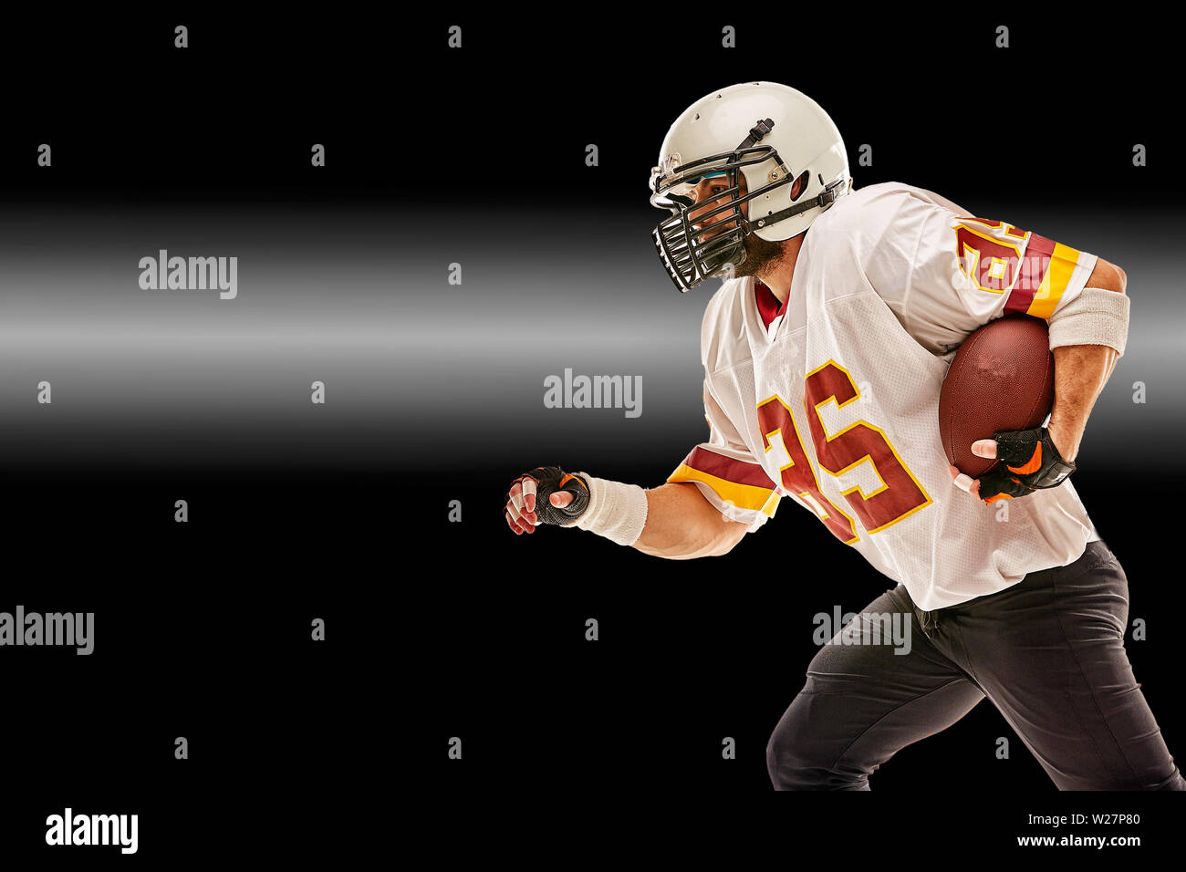 Quarterback throwing football touchdown hi-res stock photography and ...