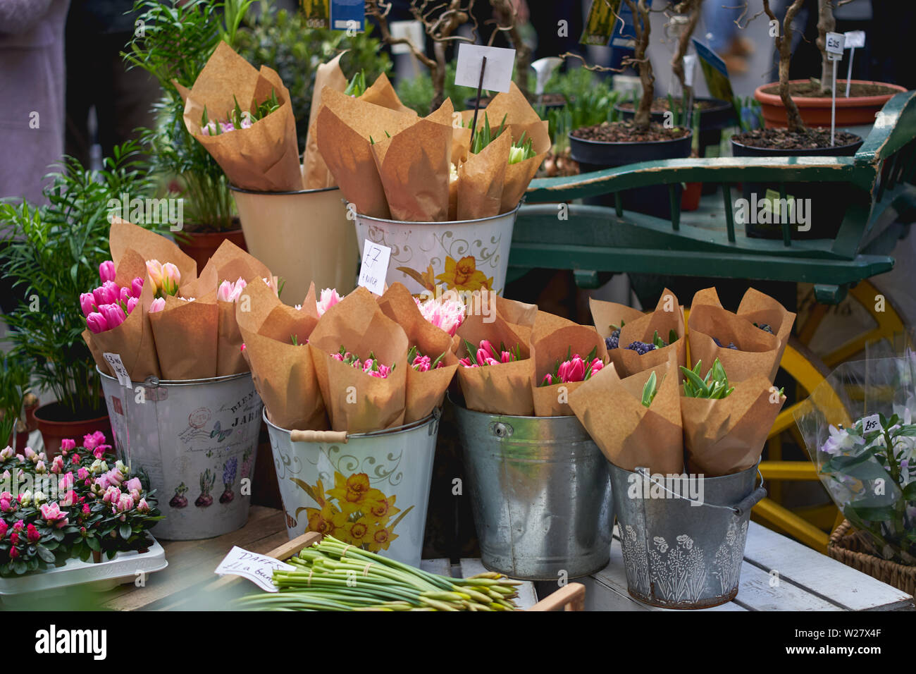 Flower stall borough market hi-res stock photography and images - Alamy