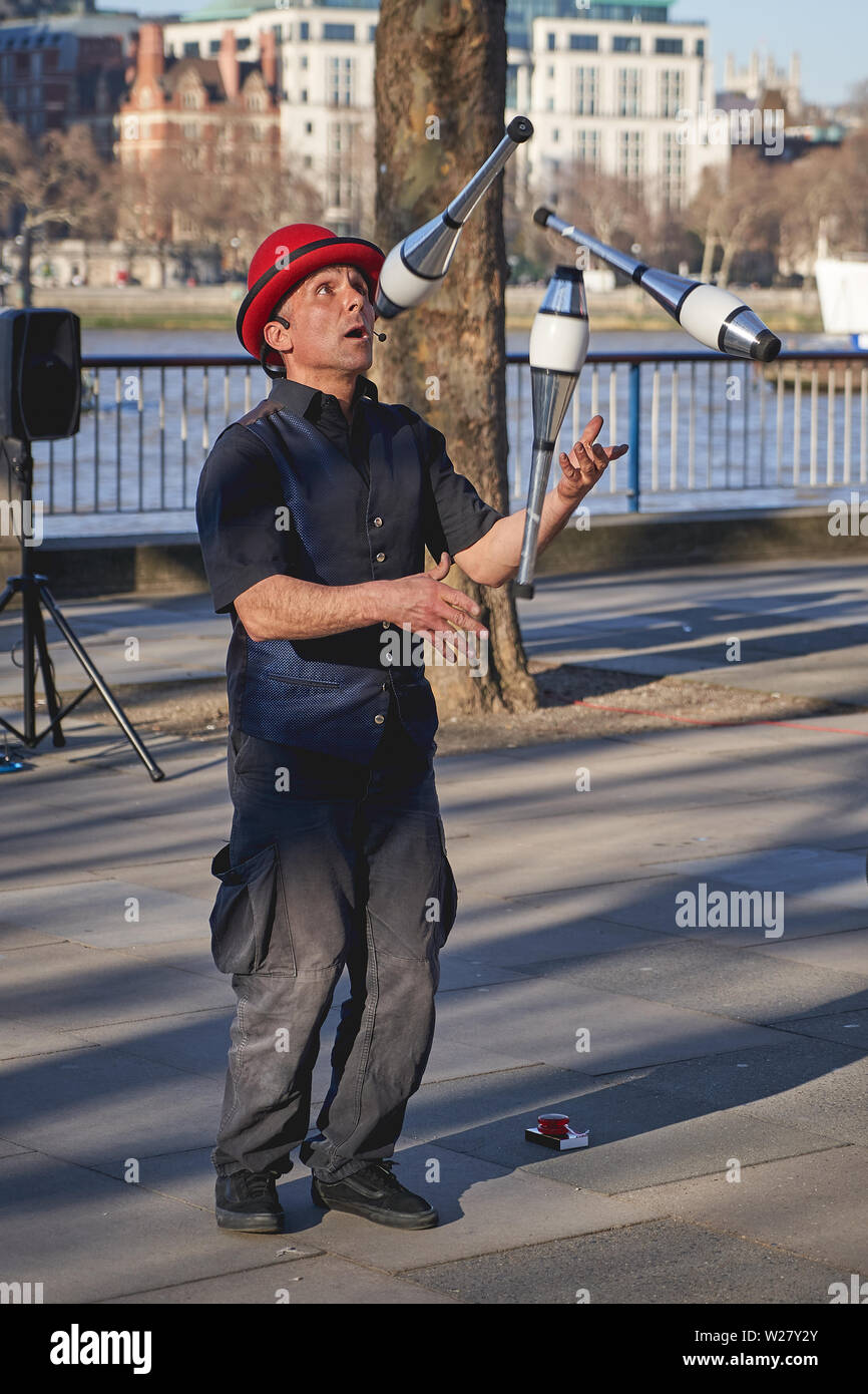 Street performer street entertainment london hi-res stock photography ...