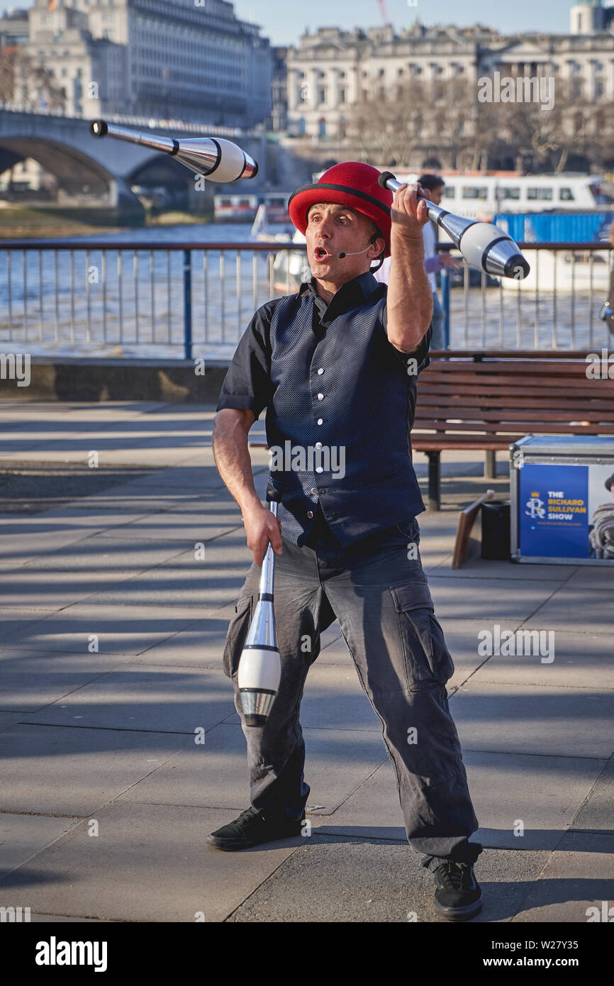Busker uk juggler hi-res stock photography and images - Alamy