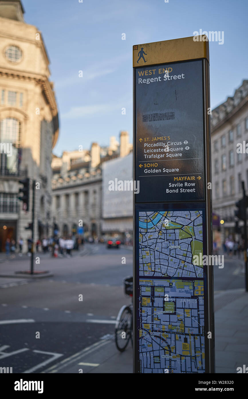 City of london direction sign hi-res stock photography and images - Alamy
