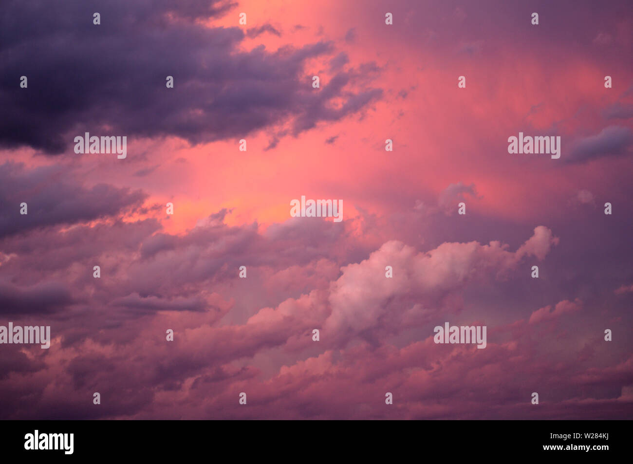 Weird sky color hi-res stock photography and images - Alamy