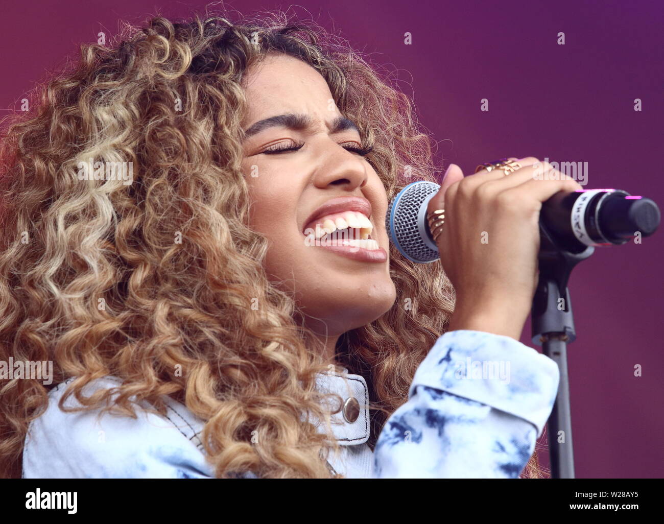 Yasmin broom hi-res stock photography and images - Alamy