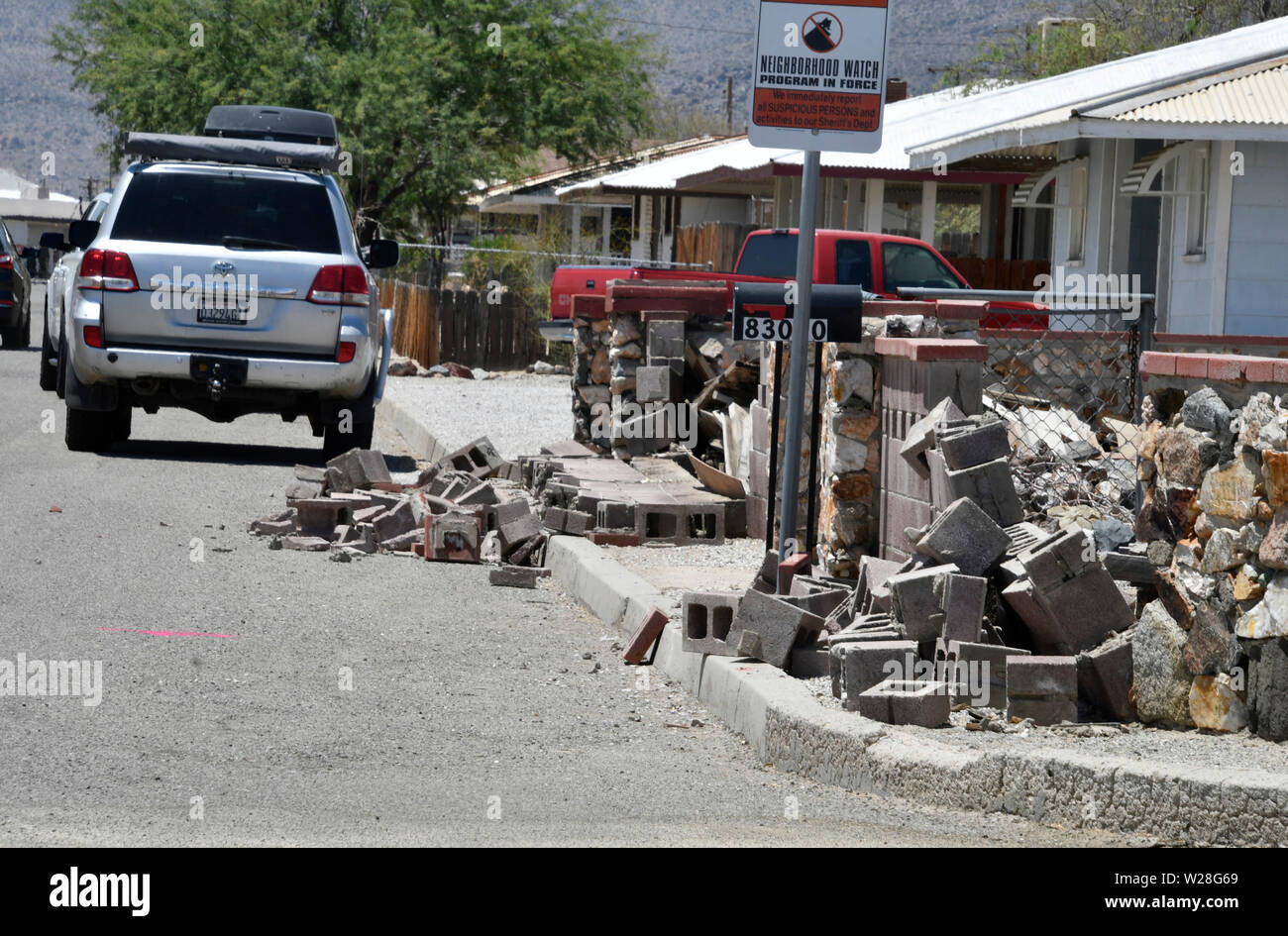 California quake damage roads hi-res stock photography and images - Alamy