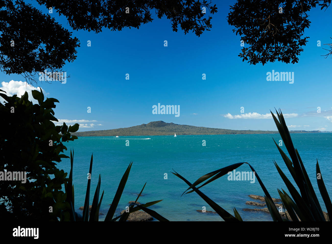 Rangitoto silhouette hi-res stock photography and images - Alamy