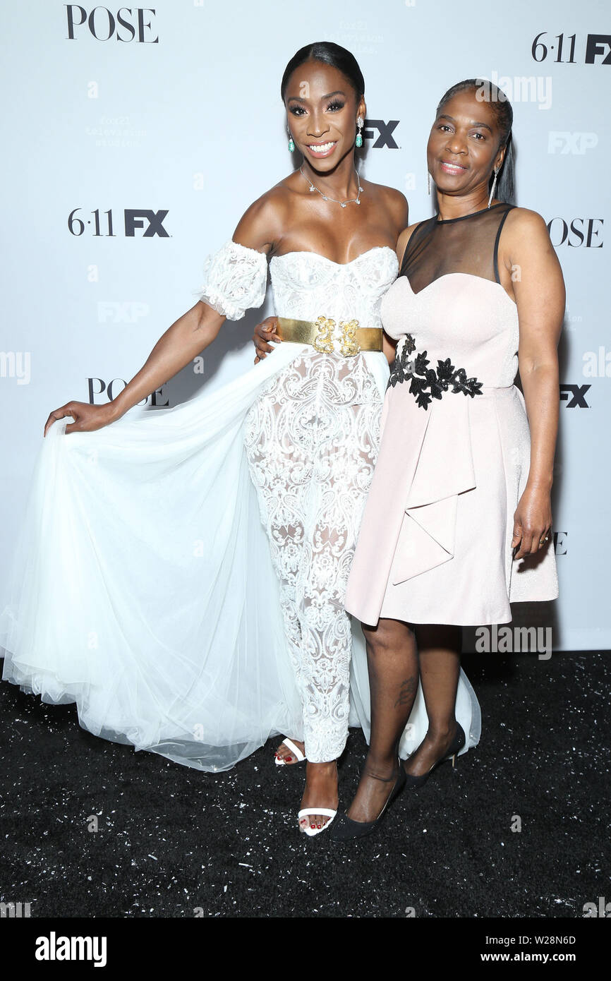 Angelica ross pose fx hi-res stock photography and images - Alamy