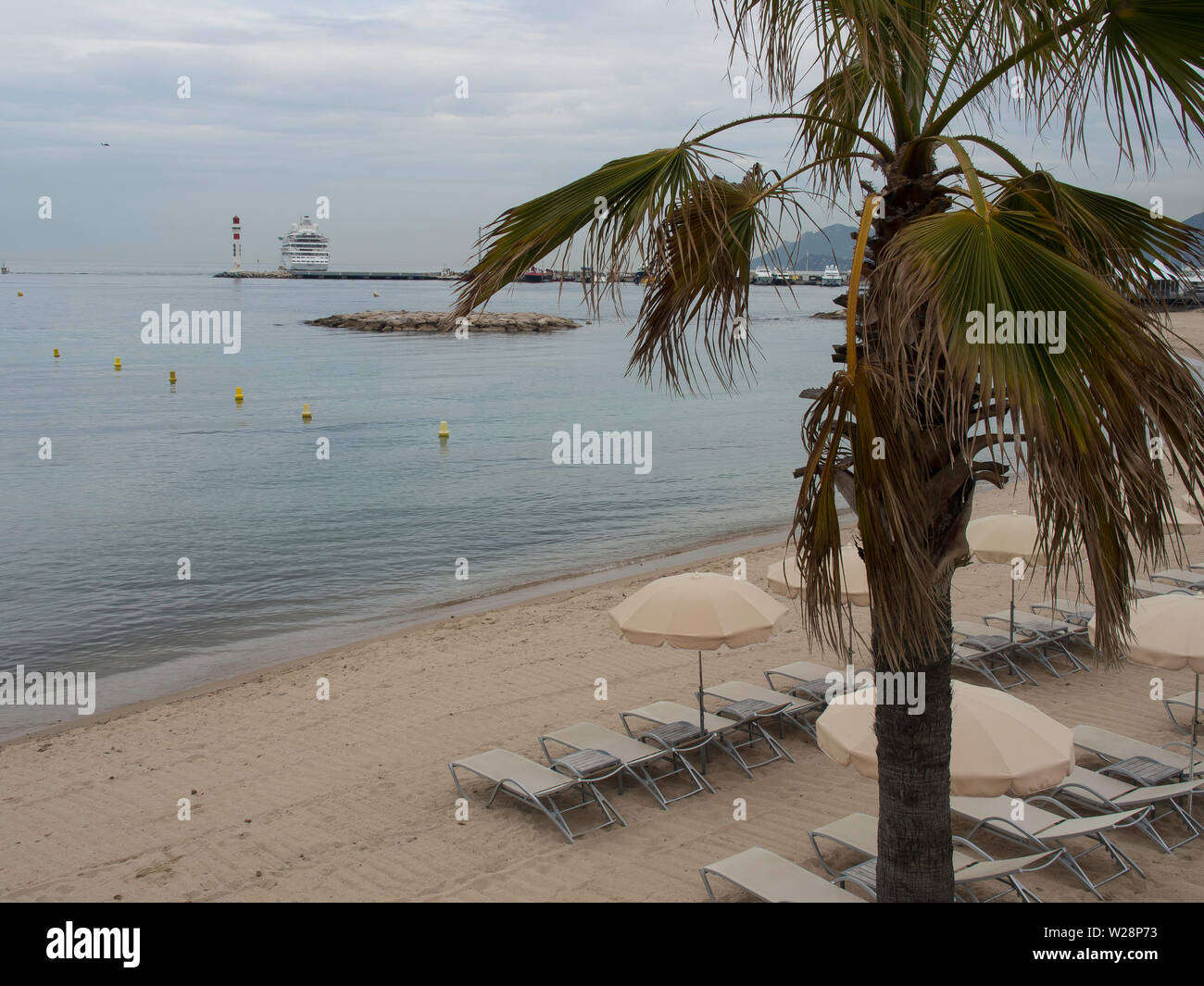 the beach of cannes Stock Photo - Alamy