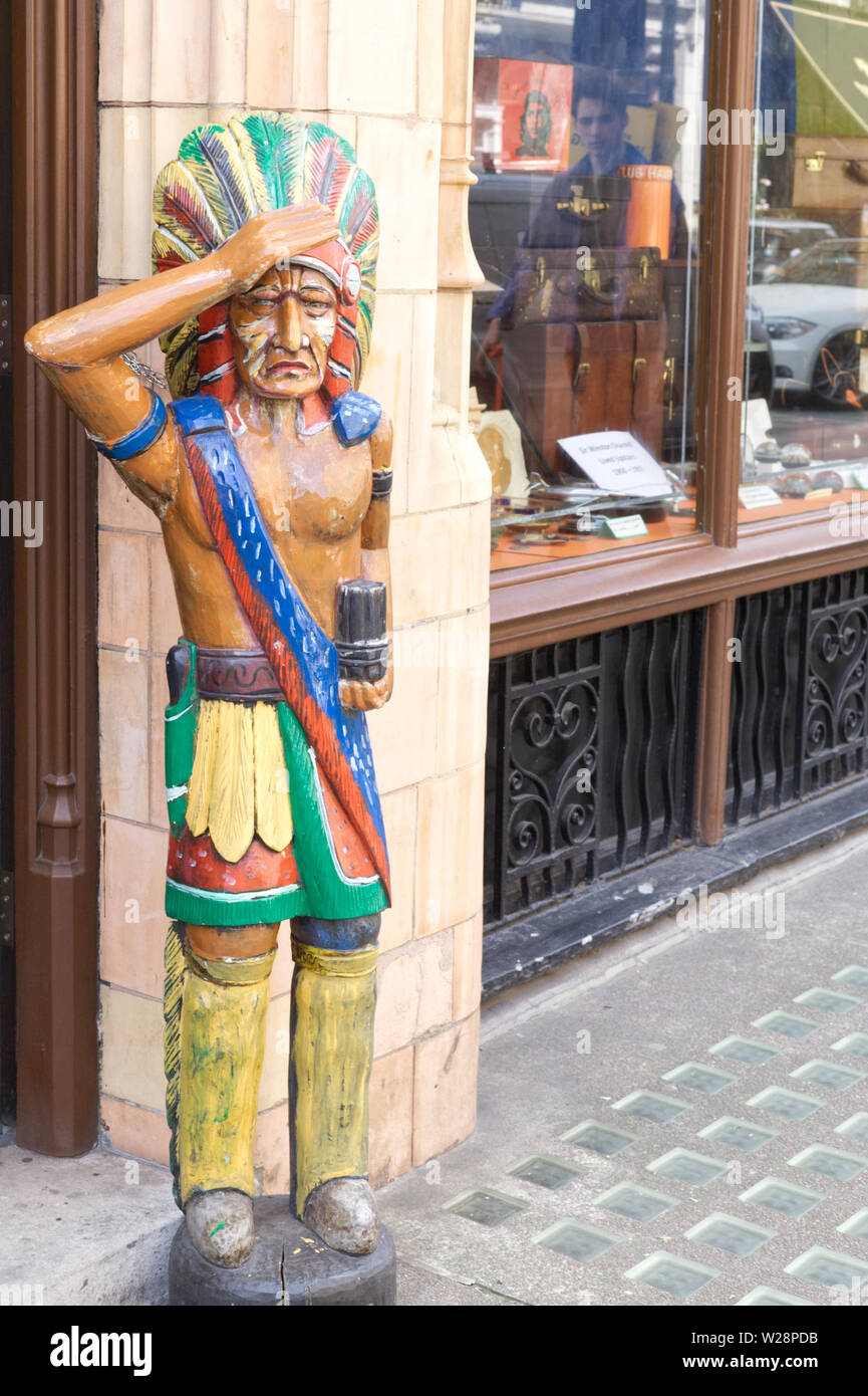 Indian statues sitting hi-res stock photography and images - Alamy