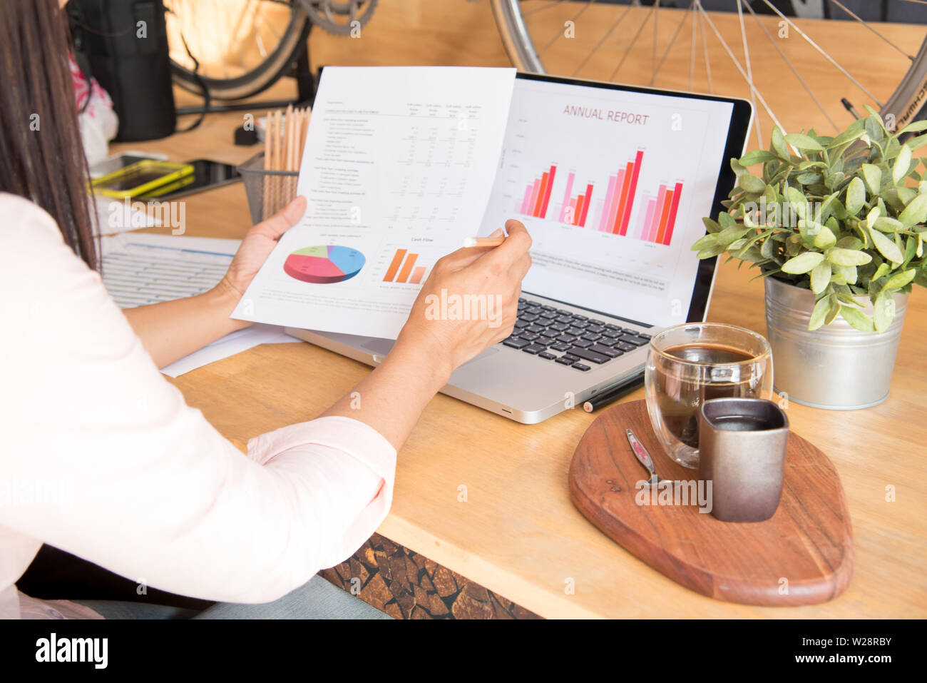 Business reading hi-res stock photography and images - Alamy