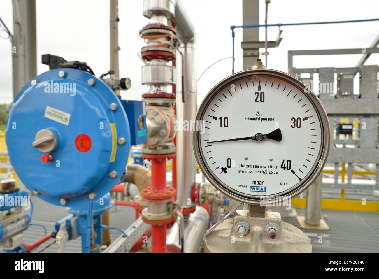 The pressure gauge hi-res stock photography and images - Alamy