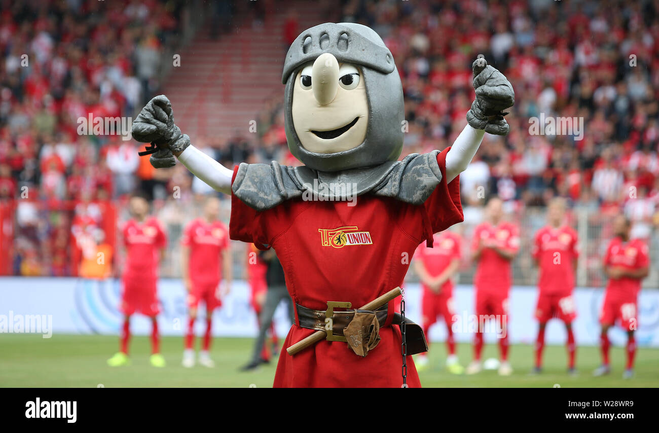 Club cheers hi-res stock photography and images - Alamy