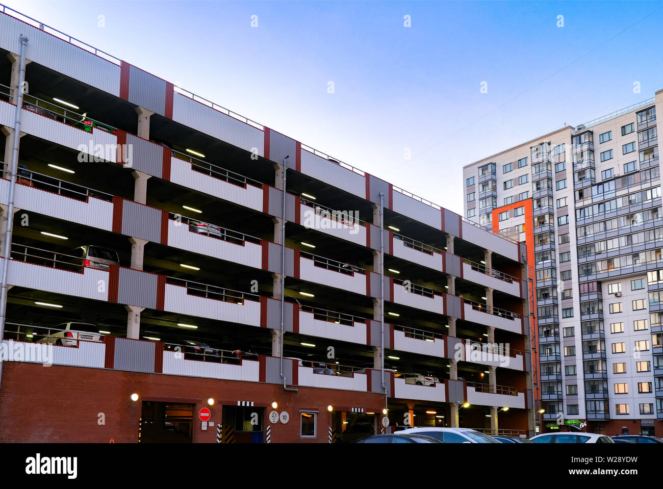 High rise building car parking hi-res stock photography and images - Alamy