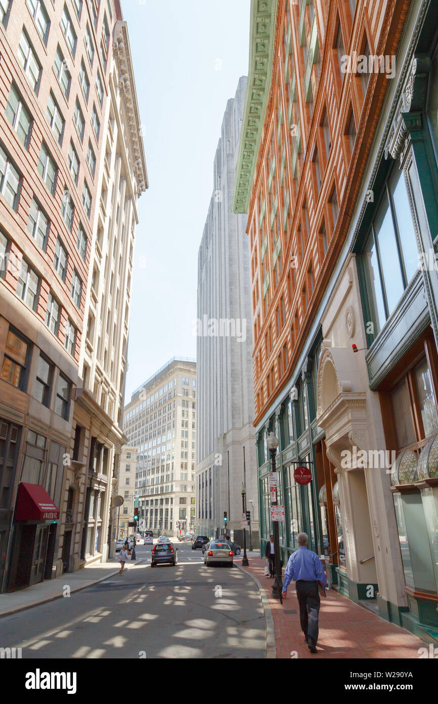 Walk between buildings hi-res stock photography and images - Alamy