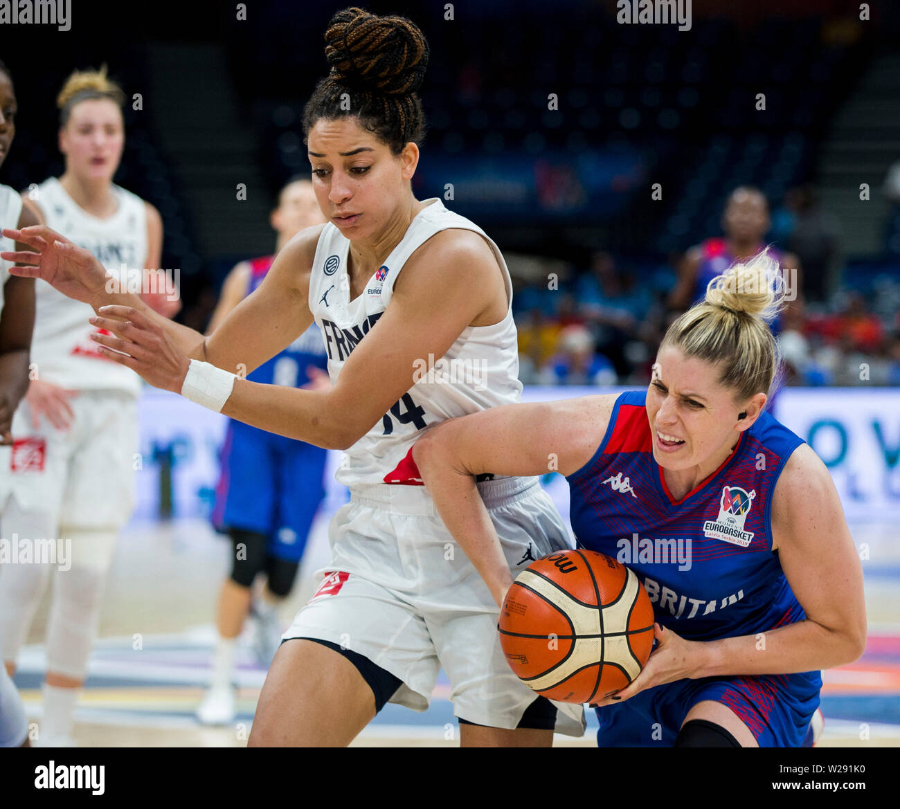 Johannah Leedham of GBR in action against Bria Hartley of FRA Stock ...