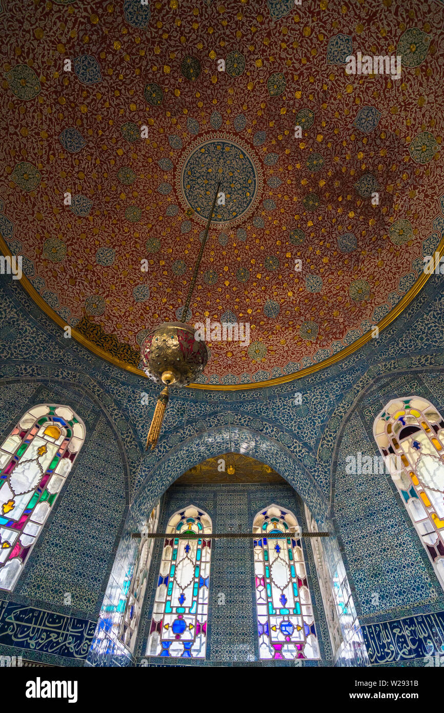 Turkey istanbul topkapi palace inside hi-res stock photography and ...