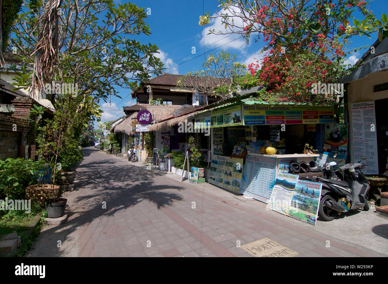 Street view of ubud hi-res stock photography and images - Alamy