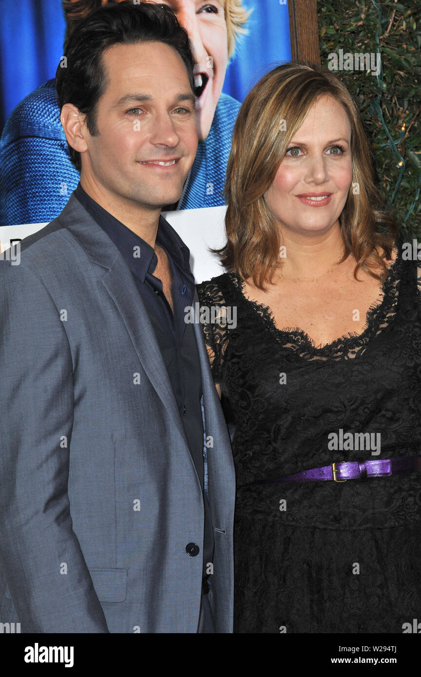 LOS ANGELES, CA. December 13, 2010: Paul Rudd & wife at the world ...