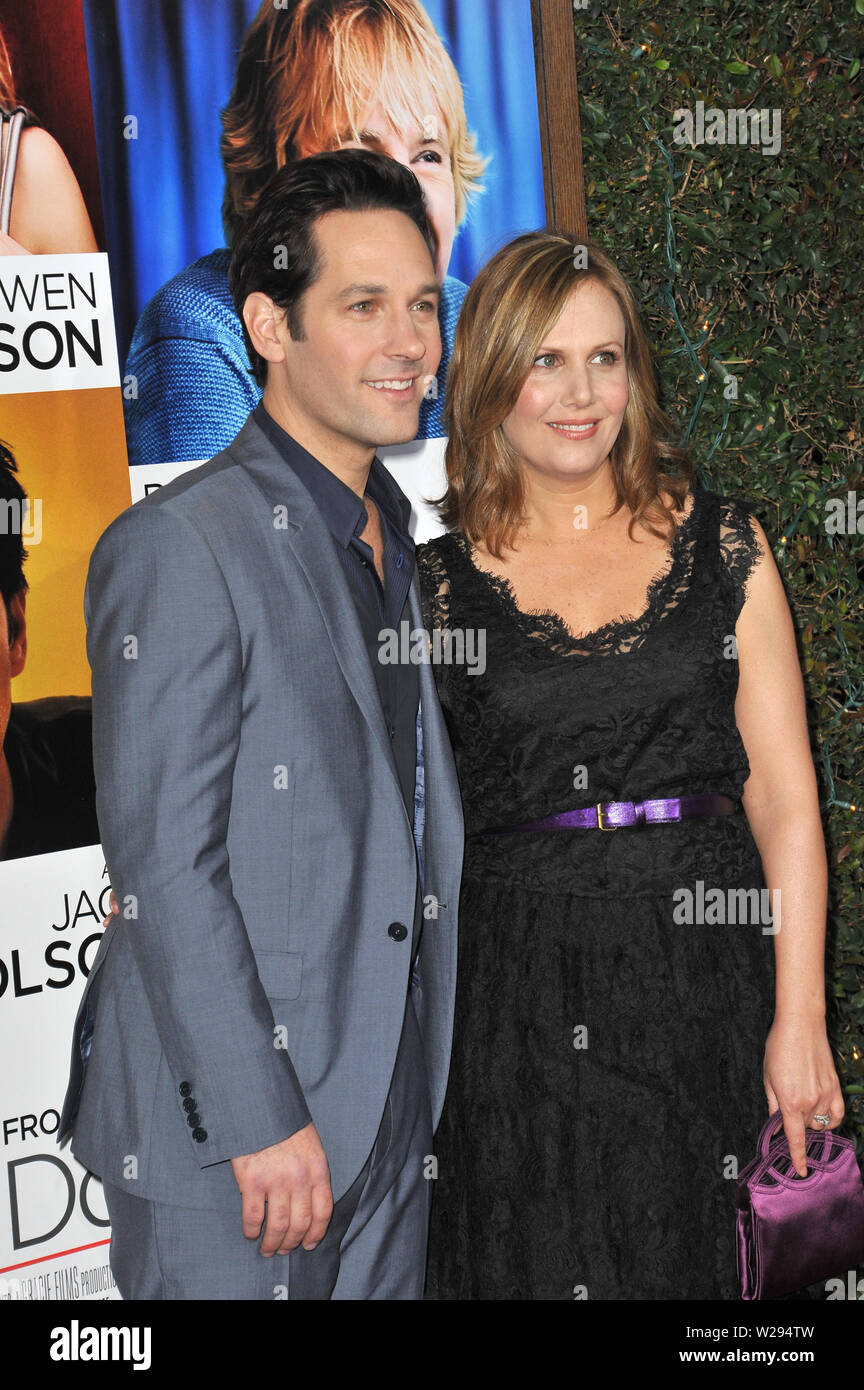 LOS ANGELES, CA. December 13, 2010: Paul Rudd & wife at the world ...