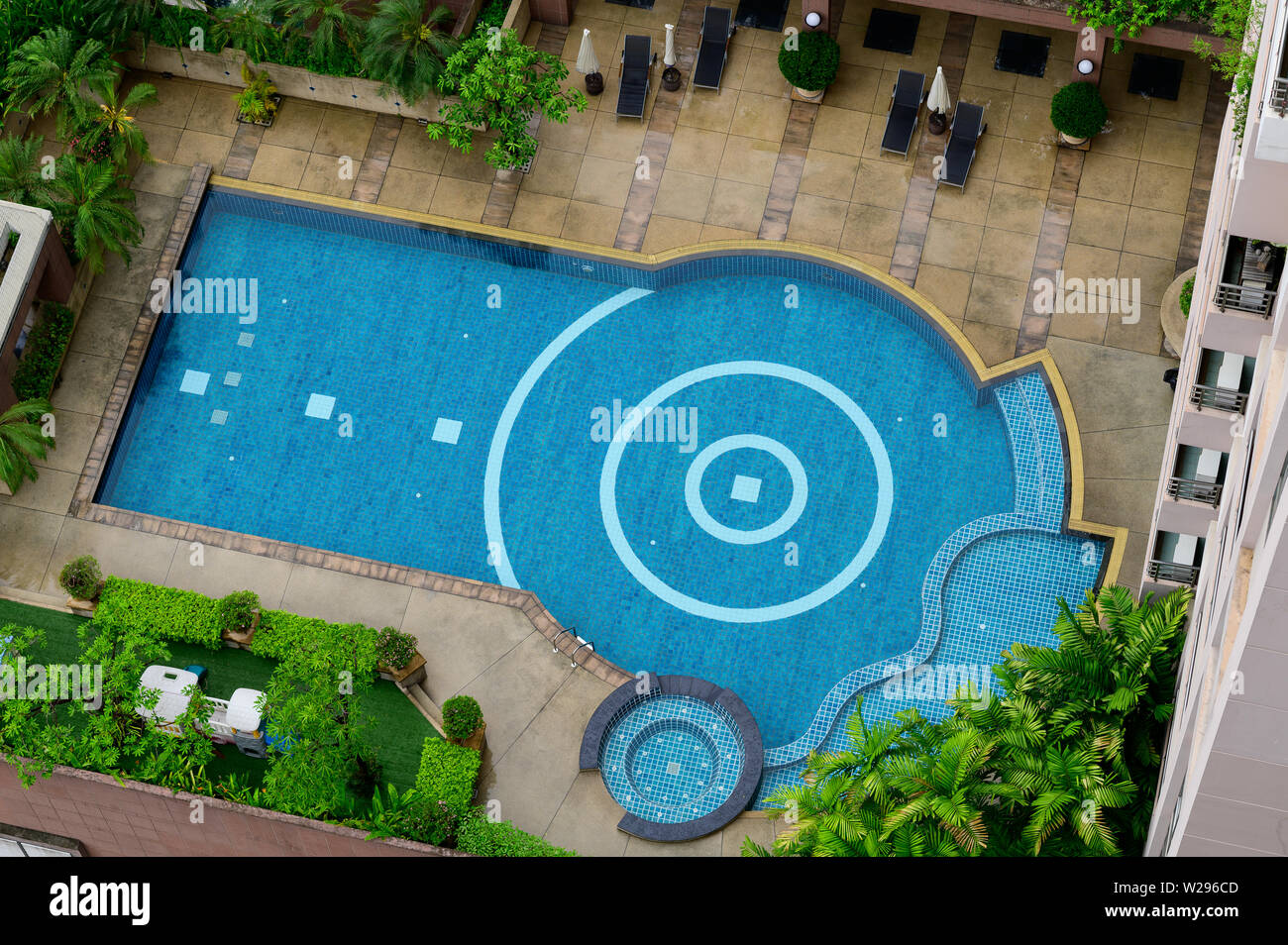 Swimming pool and garden on top of apartment building Stock Photo - Alamy