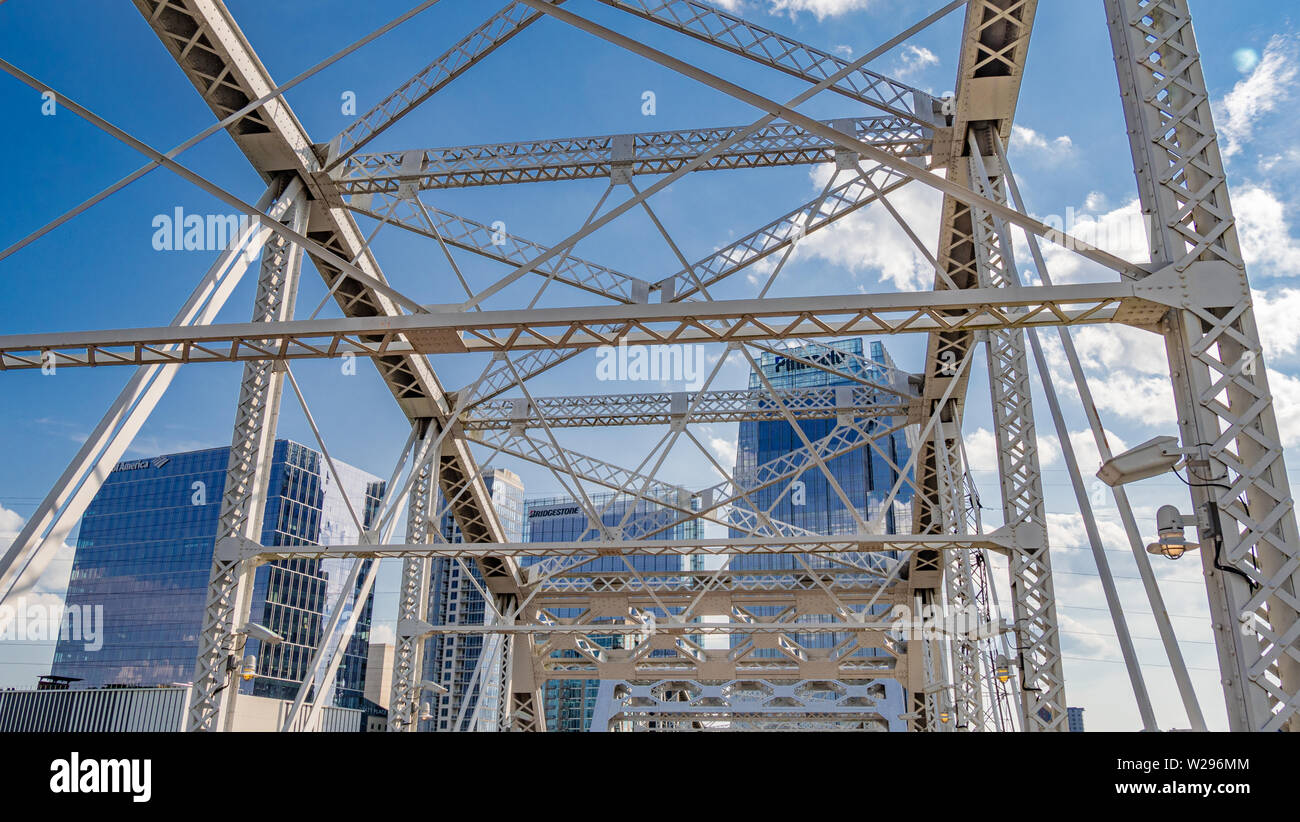 John Seigenthaler Pedestrian Bridge in Nashville - NASHVILLE, USA ...