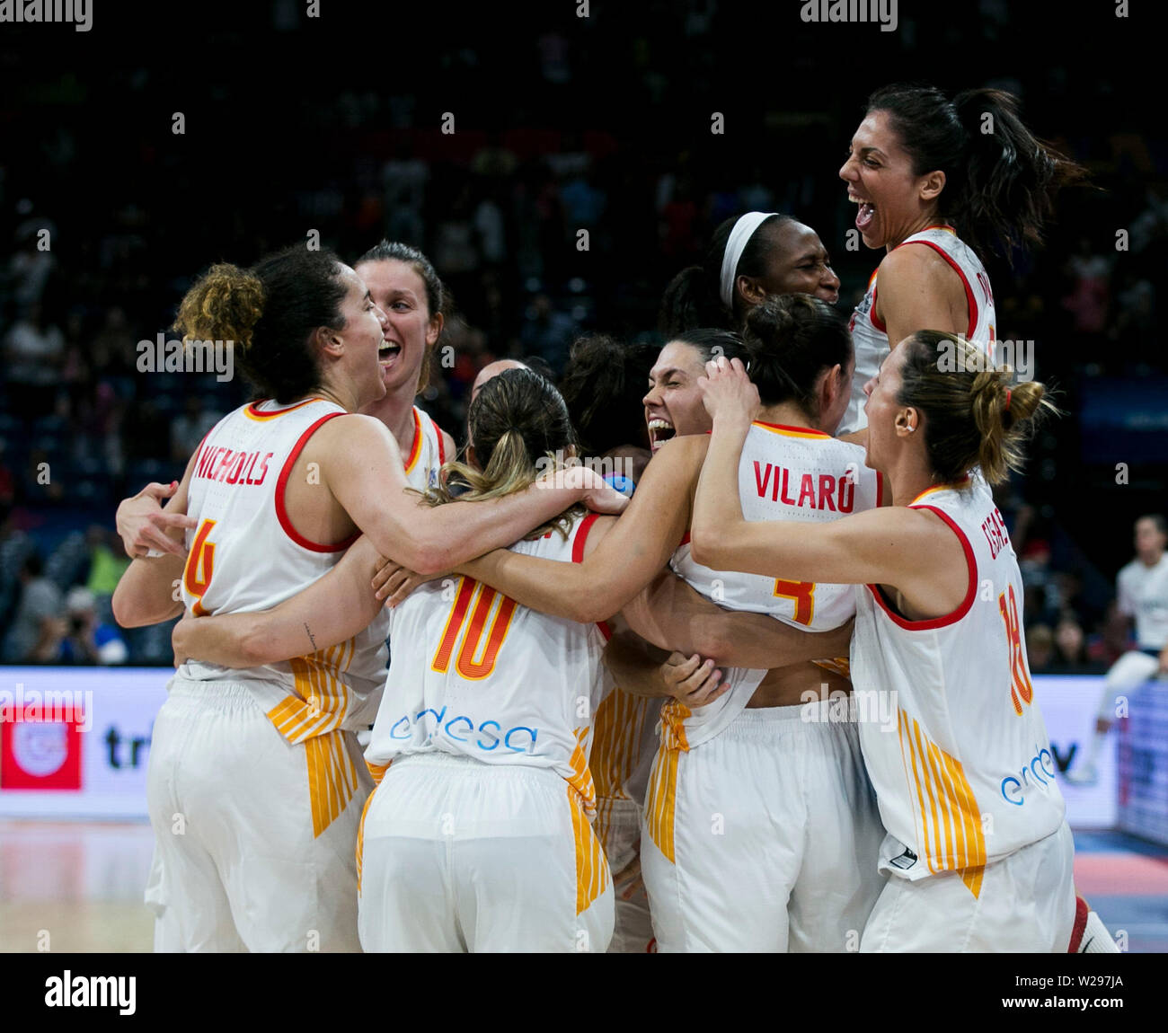 The players of Spain celebrate the victory Stock Photo - Alamy
