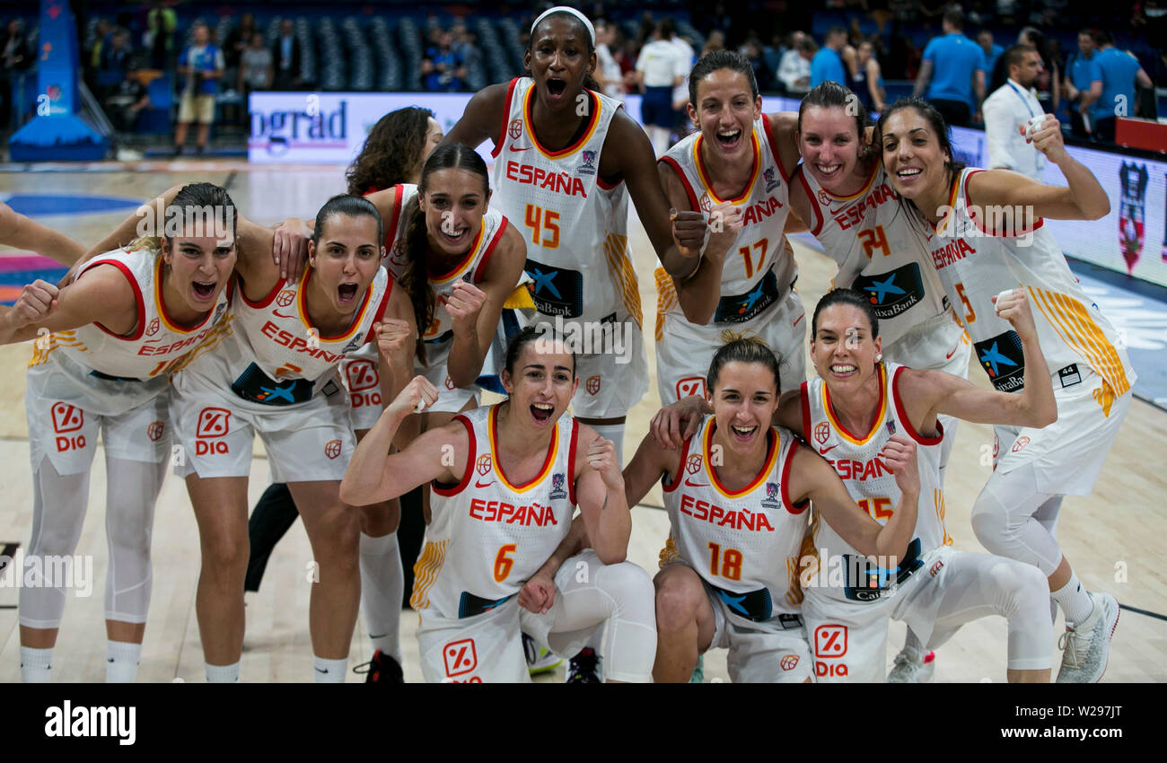 The players of Spain celebrate the victory Stock Photo - Alamy